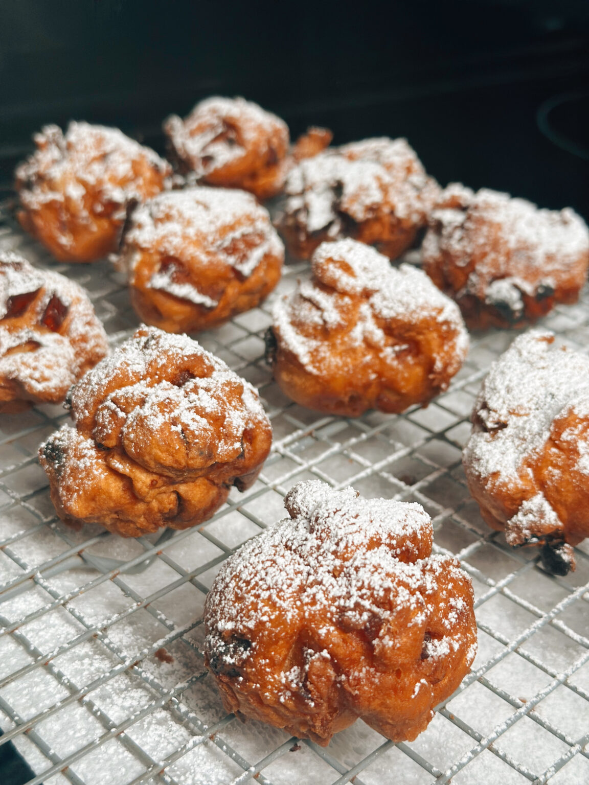 Oliebollen Oringinal Recipe: The Dutch New Year’s Treat – Eats History